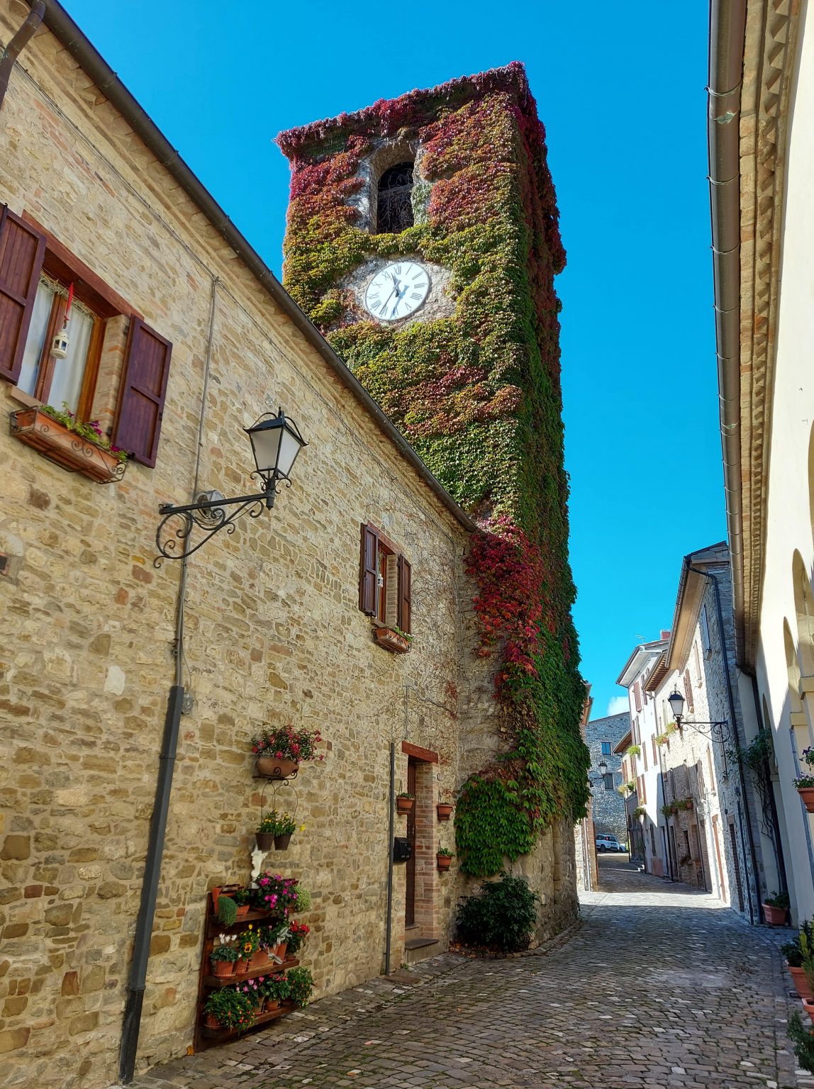 Frontino: visitare uno dei borghi più belli d'Italia : Trottole in Viaggio