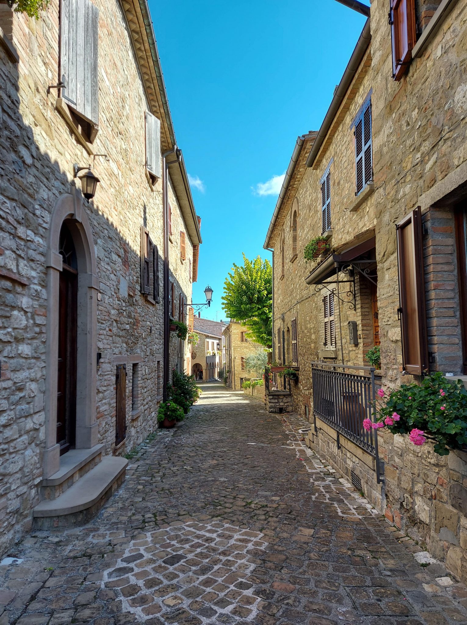 Frontino: visitare uno dei borghi più belli d'Italia : Trottole in Viaggio