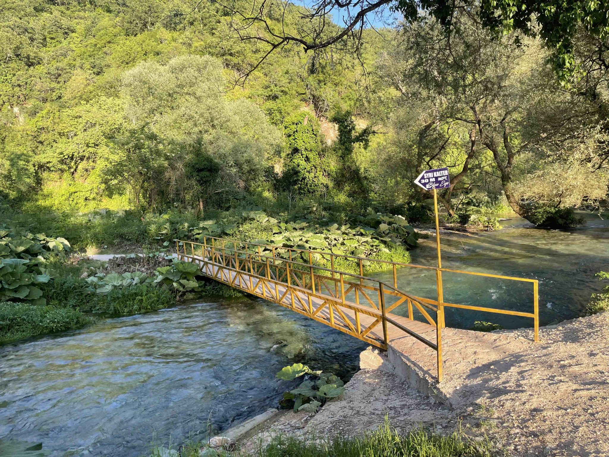 Blue Eye: sorgente d'acqua naturale nel sud Albania : Trottole in Viaggio