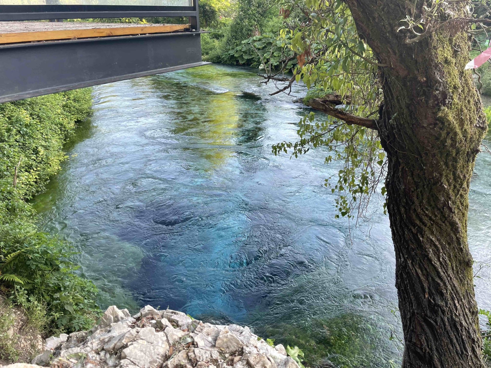 Blue Eye: sorgente d'acqua naturale nel sud Albania : Trottole in Viaggio