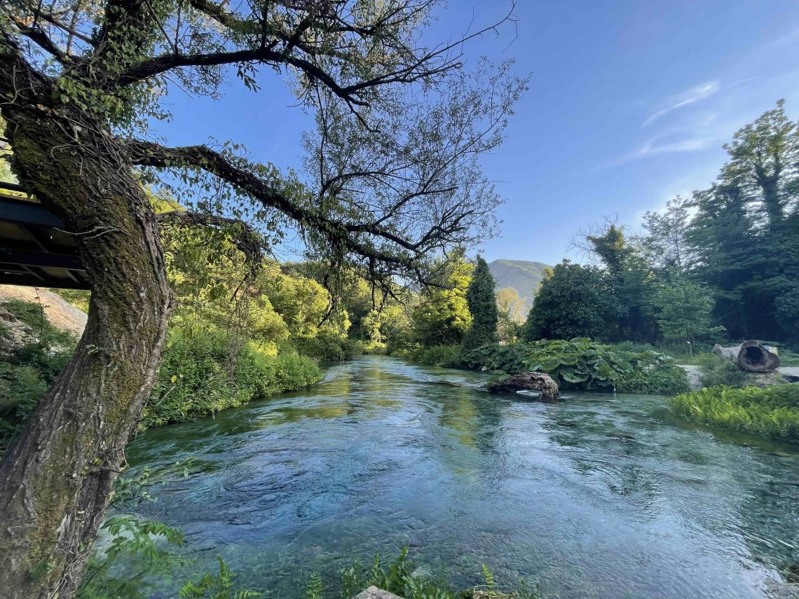 Blue Eye: sorgente d'acqua naturale nel sud Albania : Trottole in Viaggio