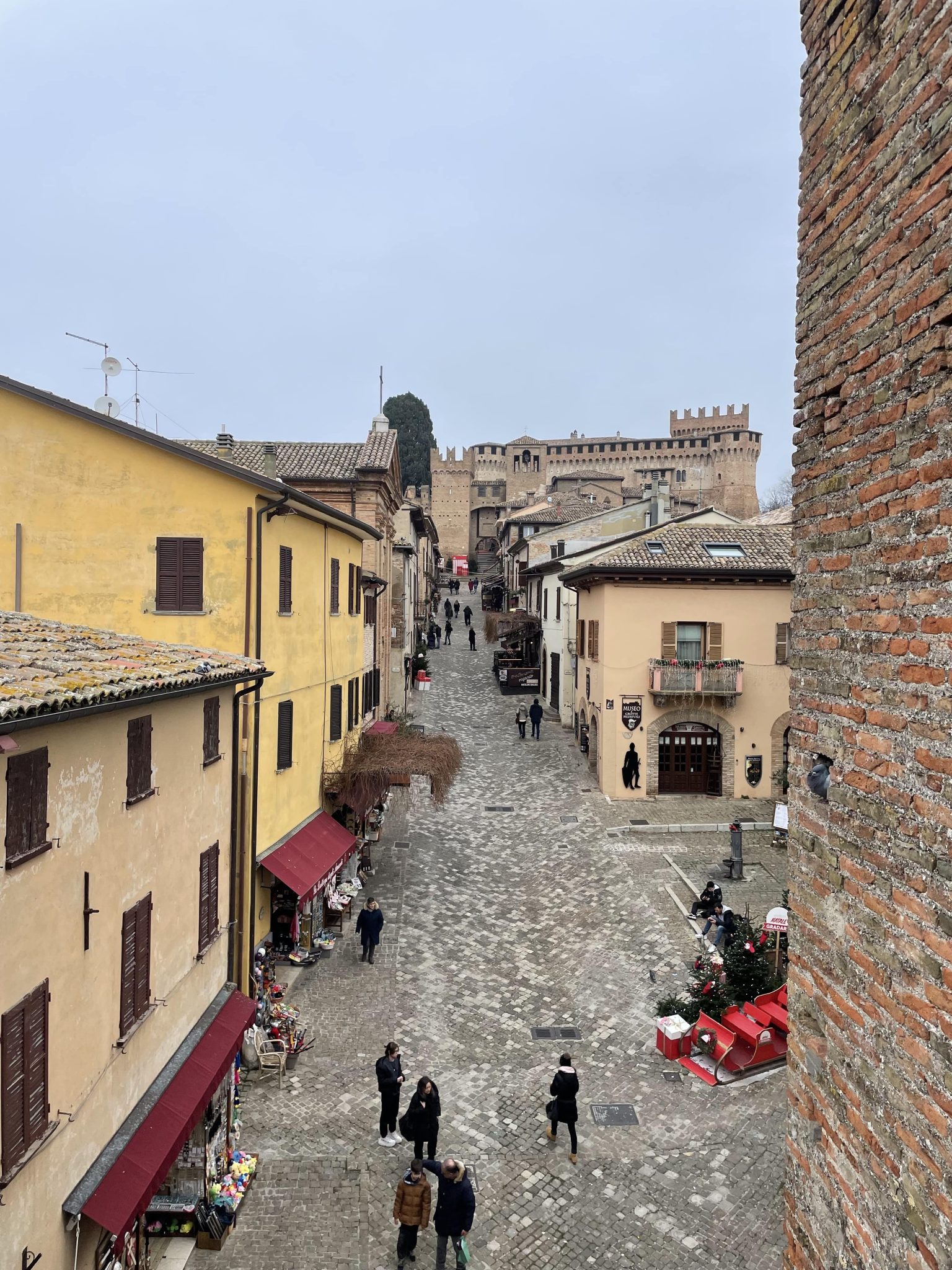 Visitare Gradara: la sua rocca e il suo castello : Trottole in Viaggio