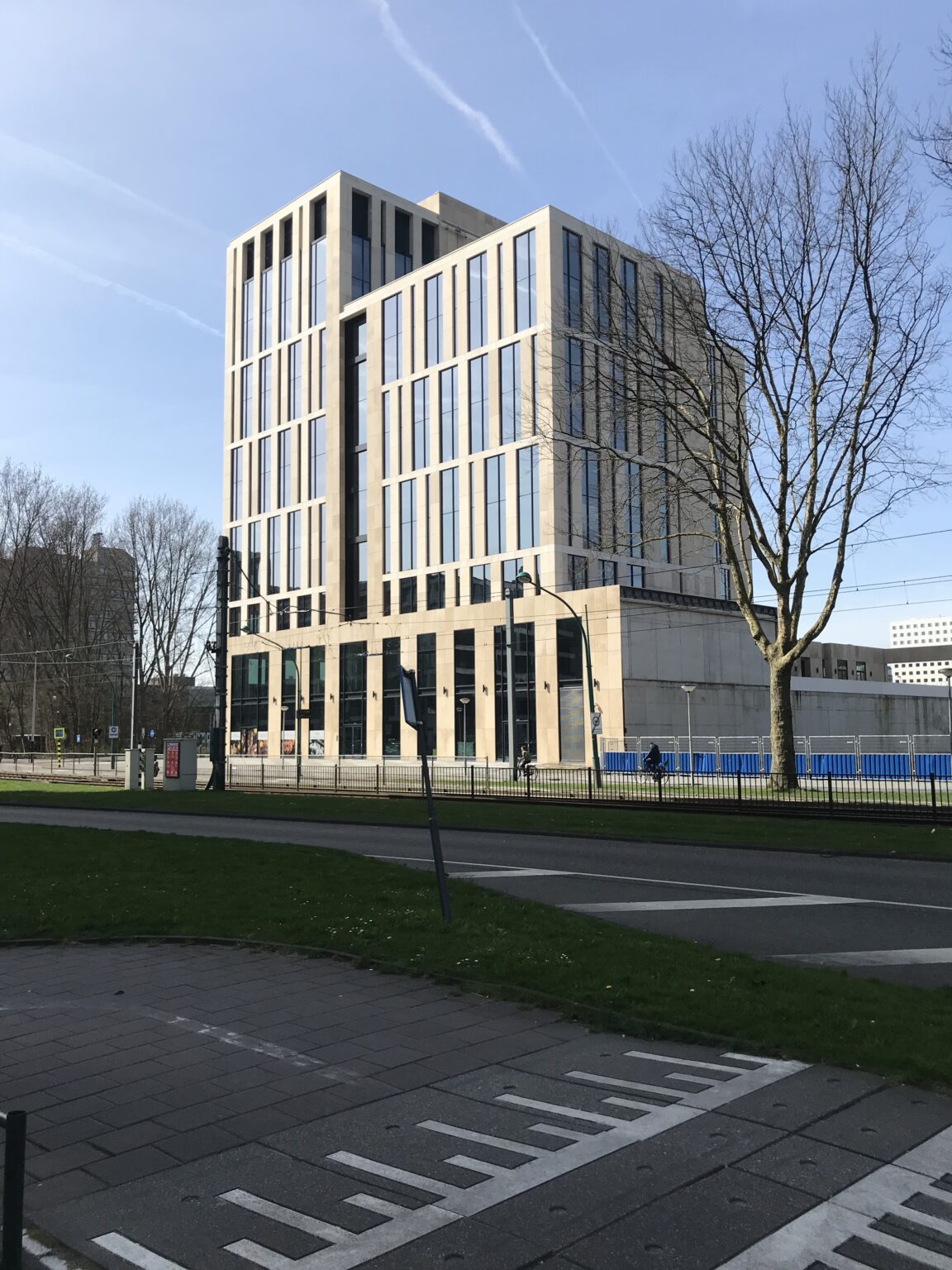 Zuidas: il quartiere finanziario di Amsterdam : Trottole in Viaggio