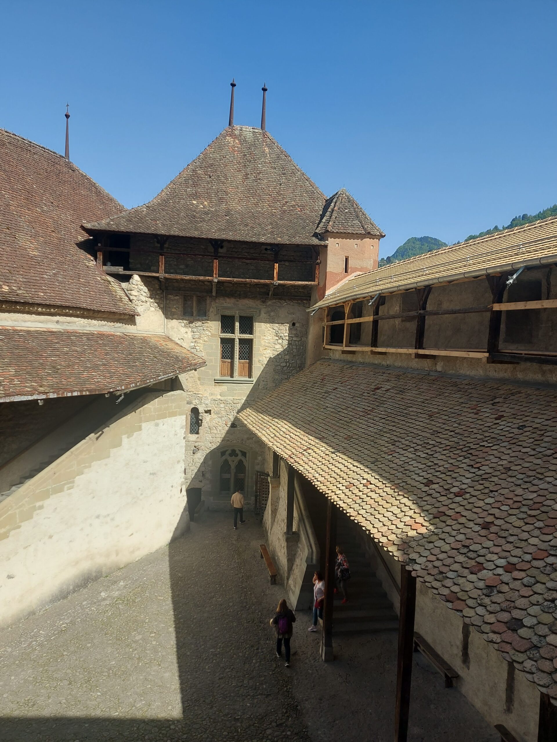 Visita al Castello di Chillon : Trottole in Viaggio